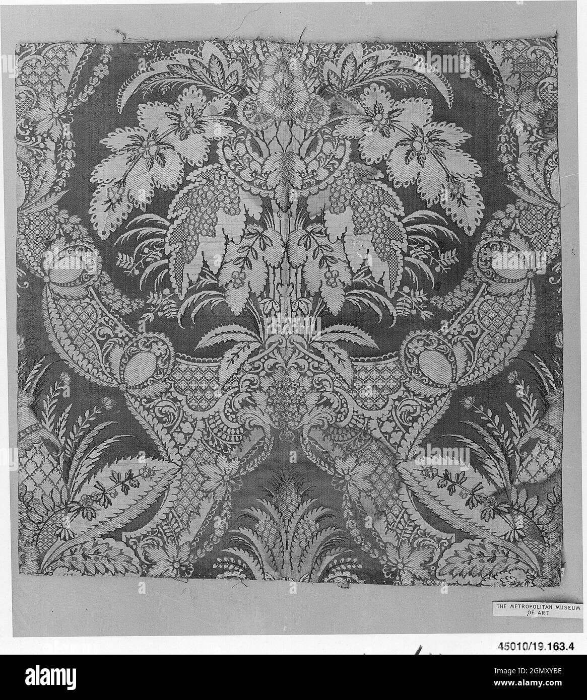 Black and white thread hi-res stock photography and images - Alamy