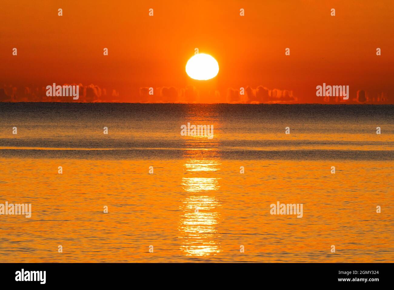 Sunset over water artwork hi-res stock photography and images - Alamy