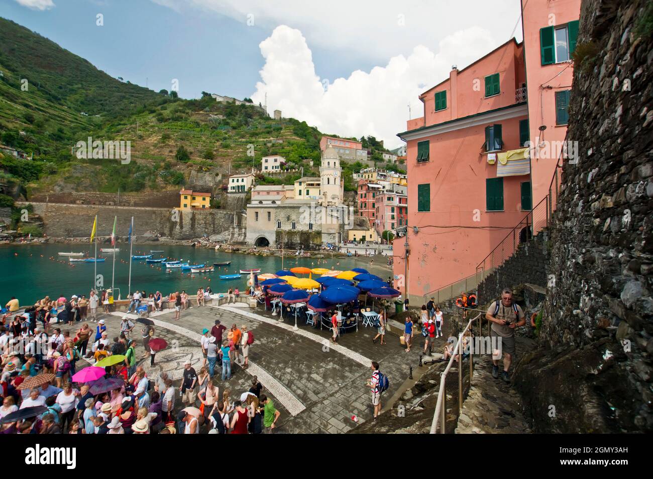 Spiaggia vernazza cinque terre hi-res stock photography and images - Alamy