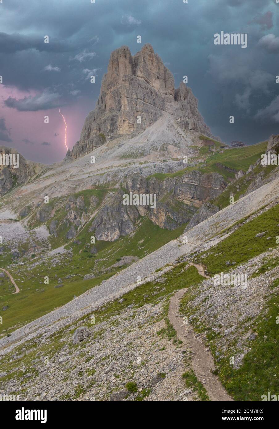 Dolomiti (Italy) - A view of the awesome Dolomites mountain range ...