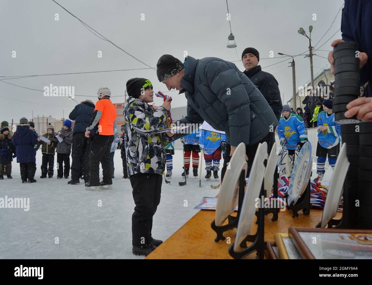 Children hockey team medals hi-res stock photography and images - Alamy