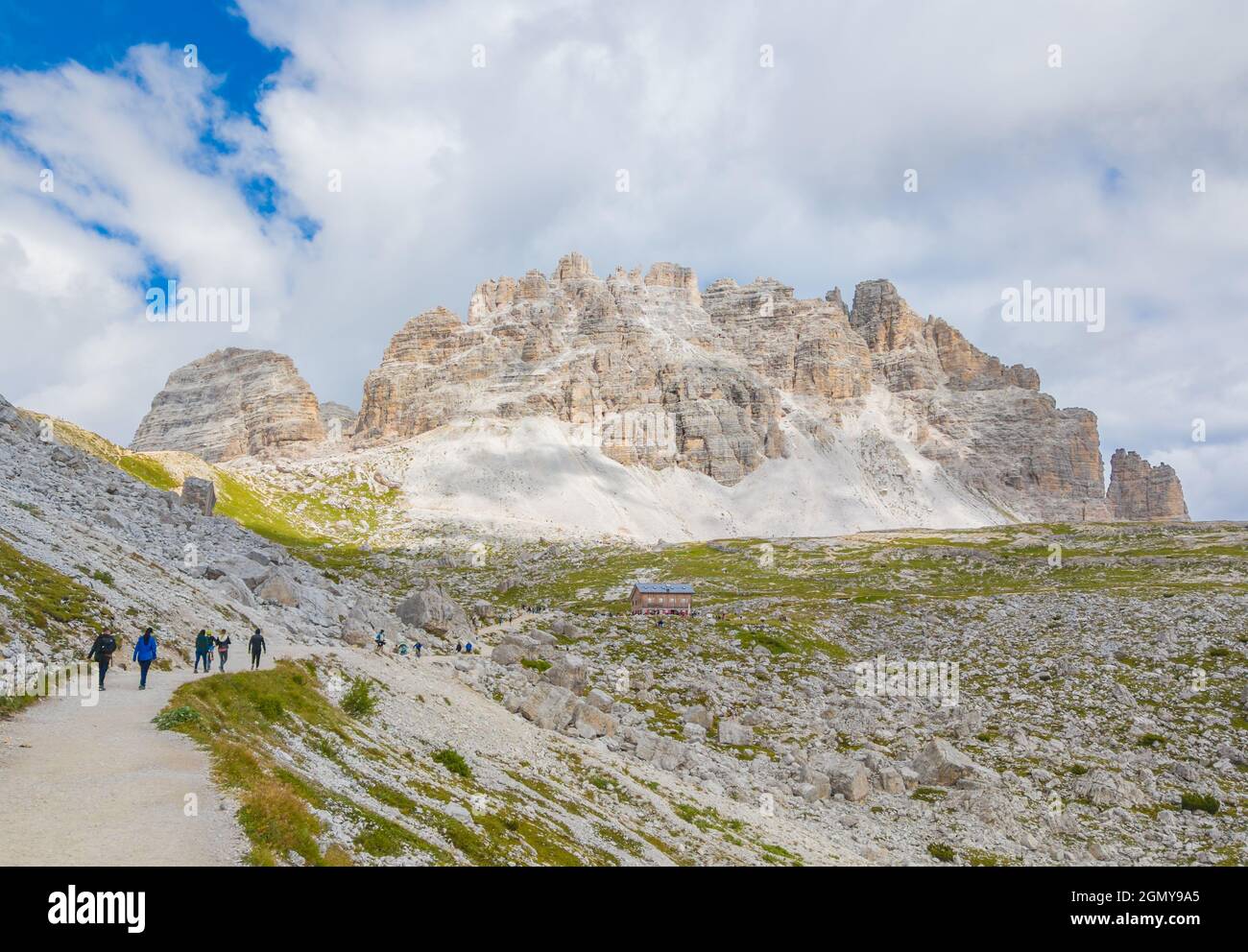Dolomiti (Italy) - A view of the awesome Dolomites mountain range ...