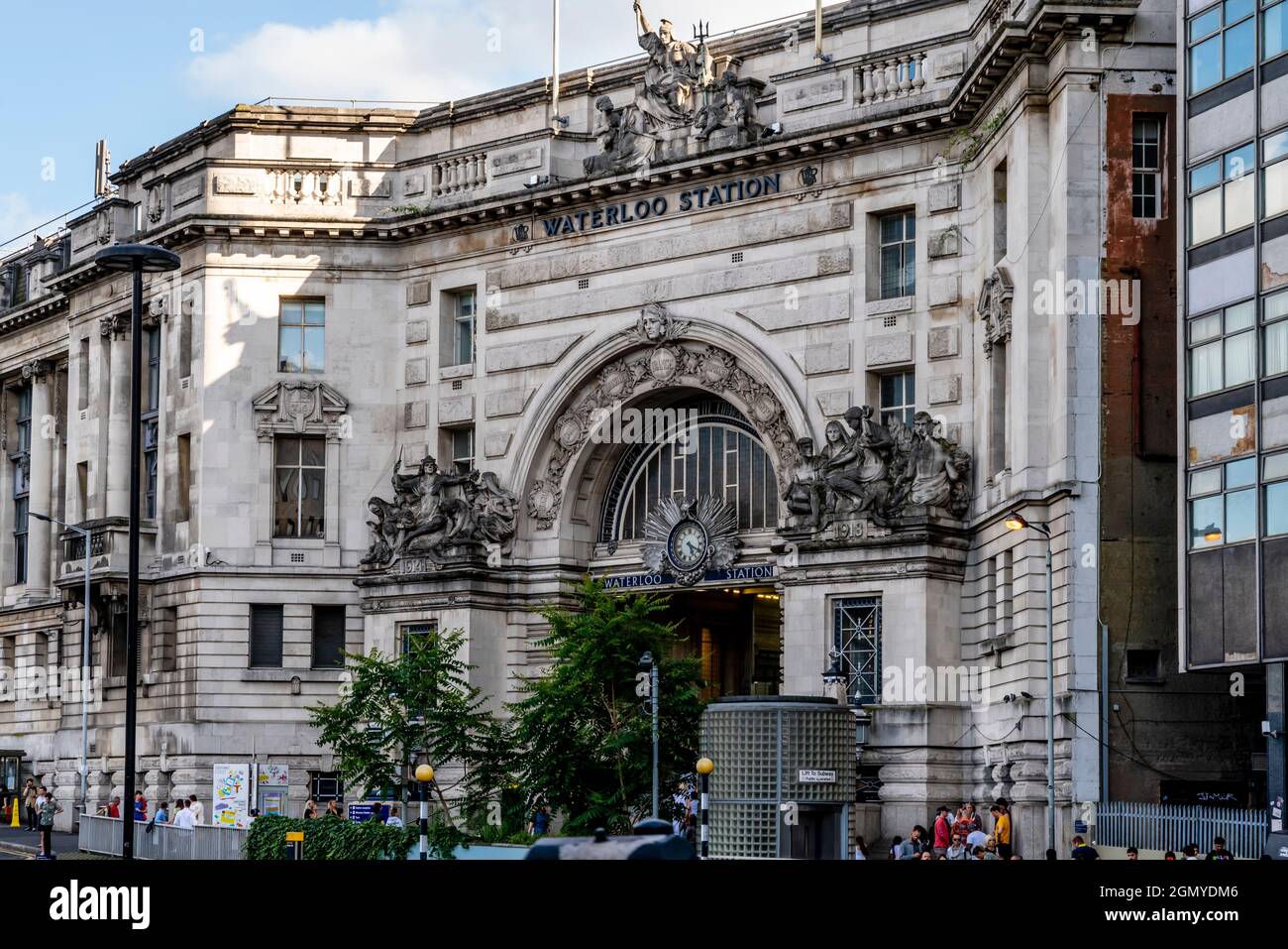 London waterloo station architecture hi-res stock photography and ...
