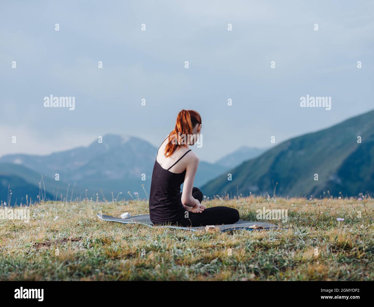 athletic woman chords fresh air exercise freedom Stock Photo - Alamy