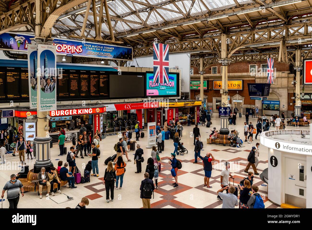 The Concourse At Victoria Station, London, UK Stock Photo - Alamy