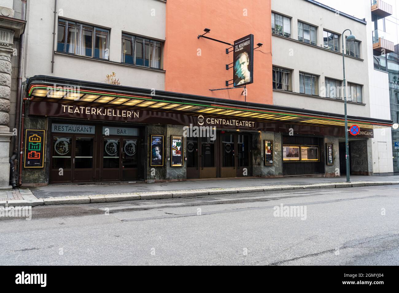 Movie theater exterior hi-res stock photography and images - Alamy