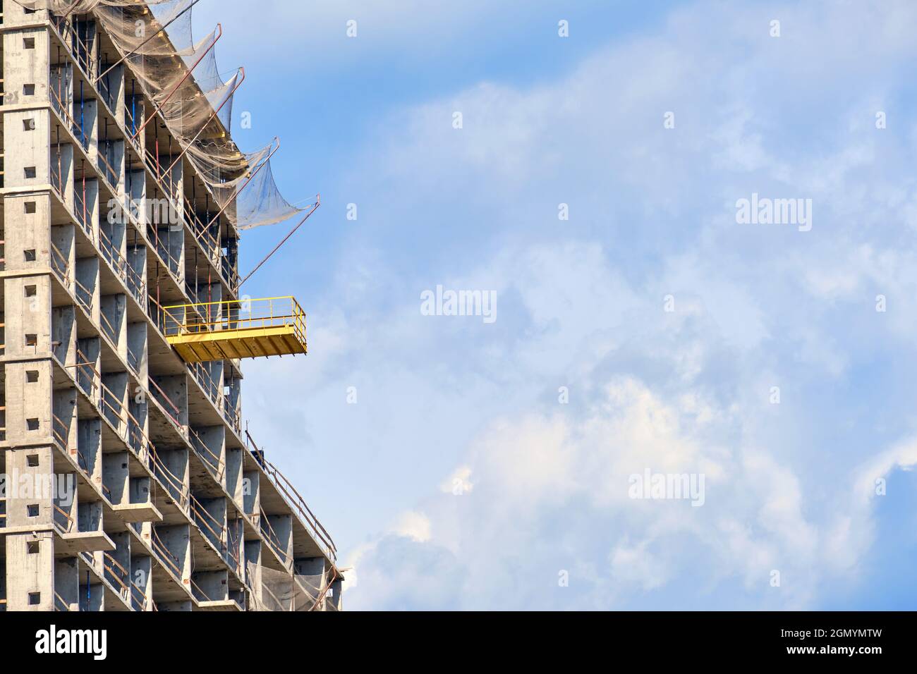 Uncompleted skyscraper hi-res stock photography and images - Alamy