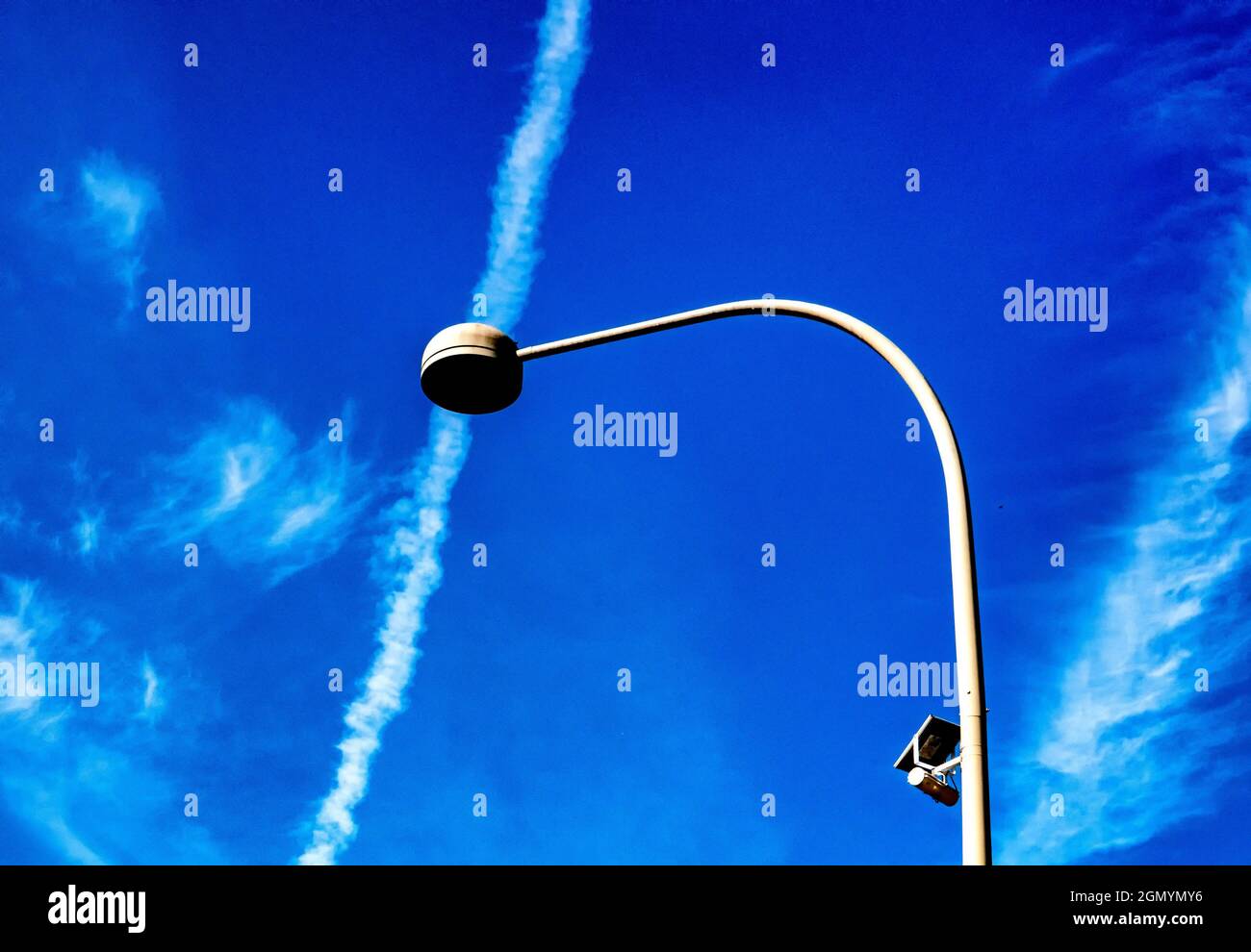 Street light in a streaky blue sky Stock Photo - Alamy