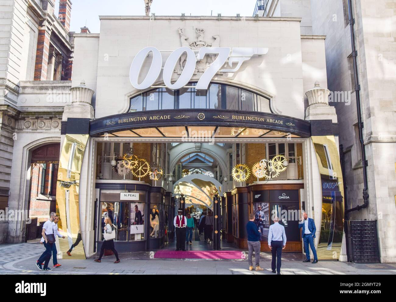 London, United Kingdom. 21st September 2021. James Bond 007 promotional ...