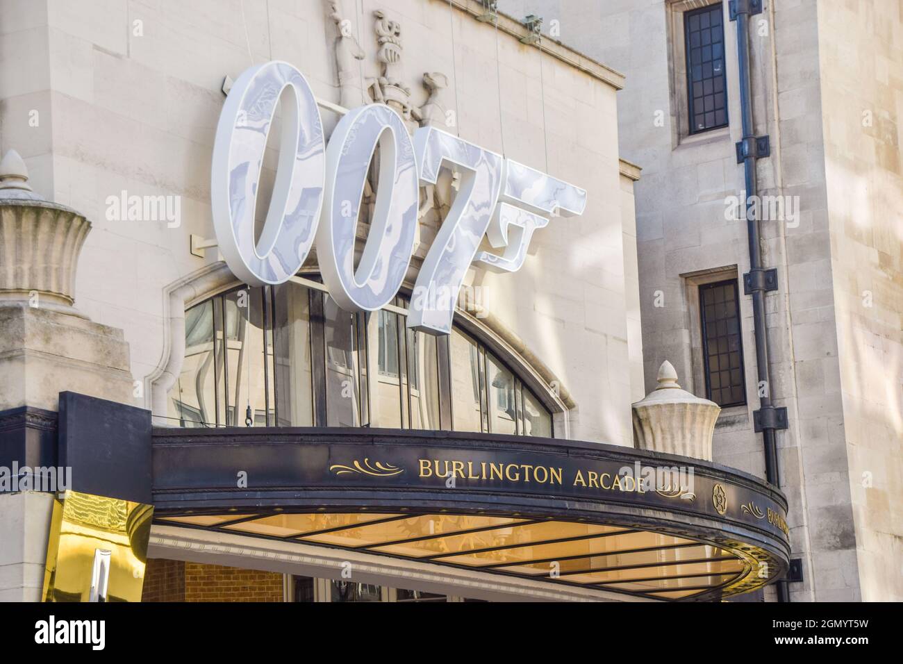 James bond 007 logo james hi-res stock photography and images - Alamy