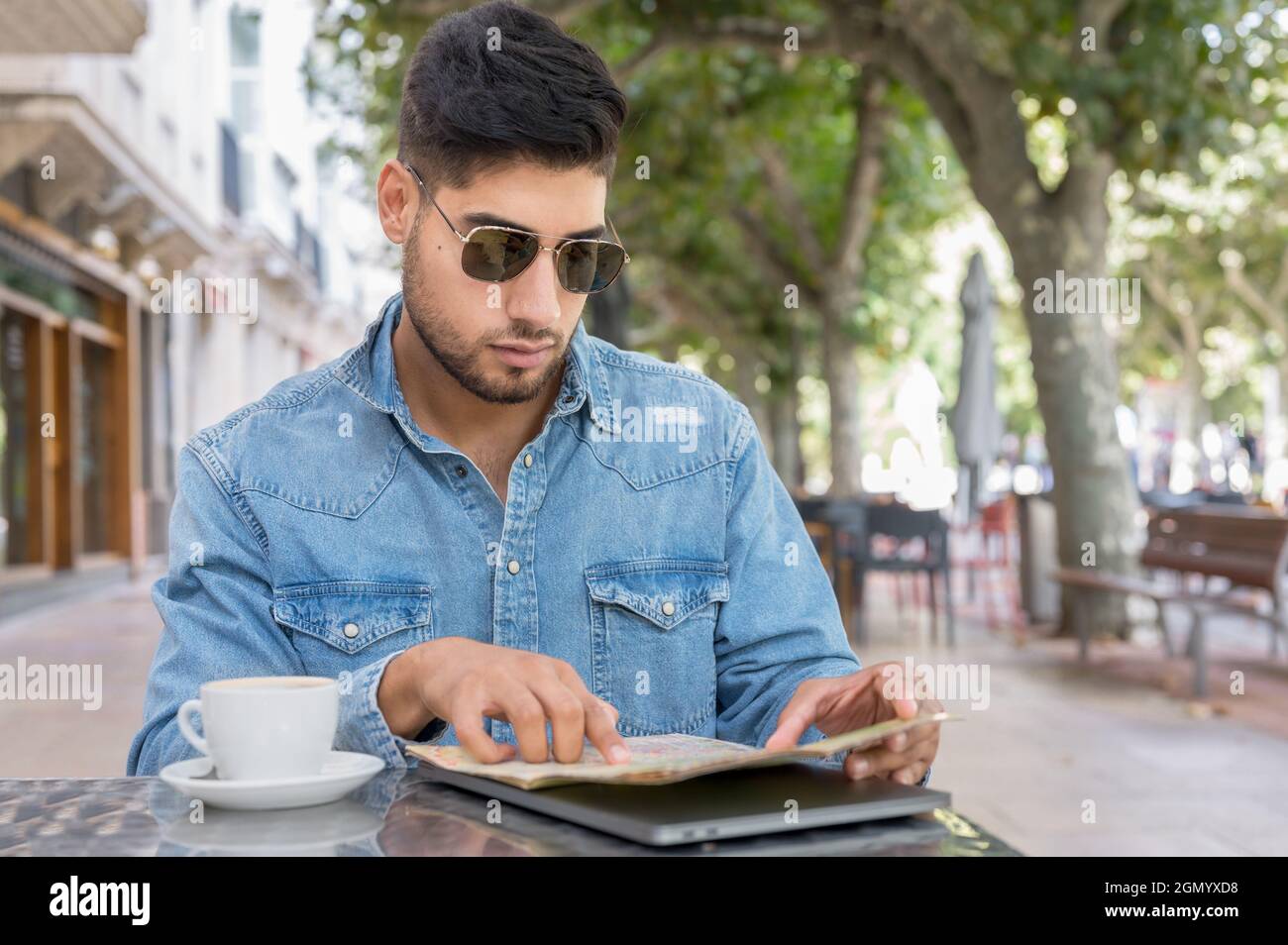 Person using paper map hi-res stock photography and images - Alamy