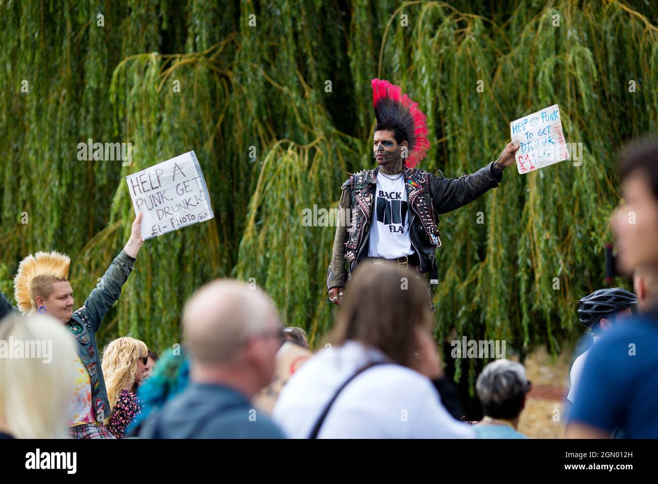 Punk rockers hi-res stock photography and images - Alamy