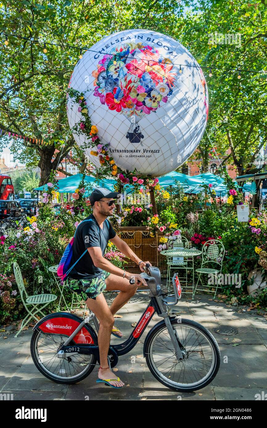 London, UK. 21st Sep, 2021. A floral hot air balloon in Sloane Square ...
