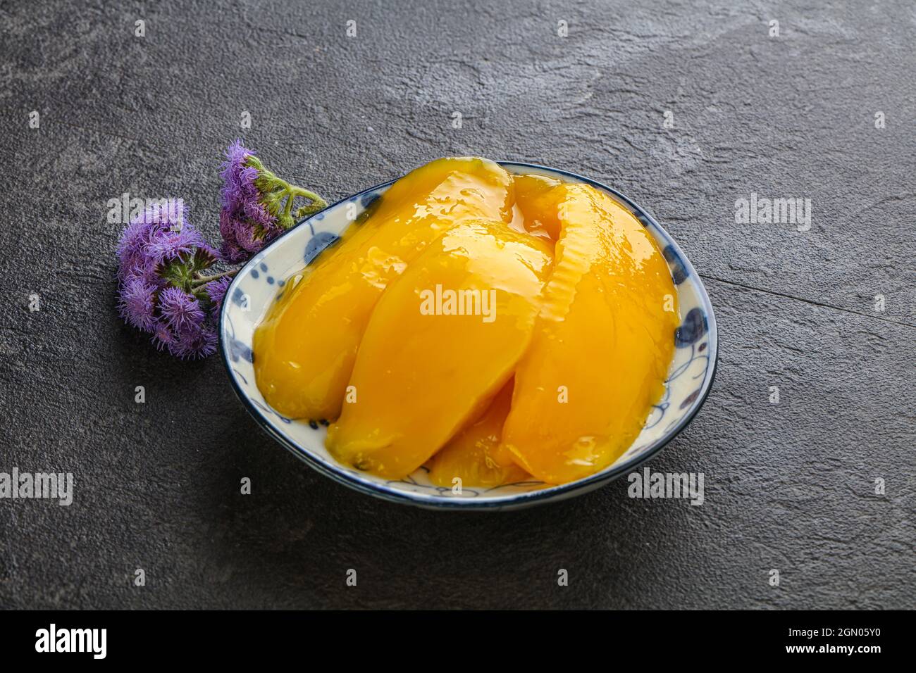 Mango slices tin can fruit hi-res stock photography and images - Alamy