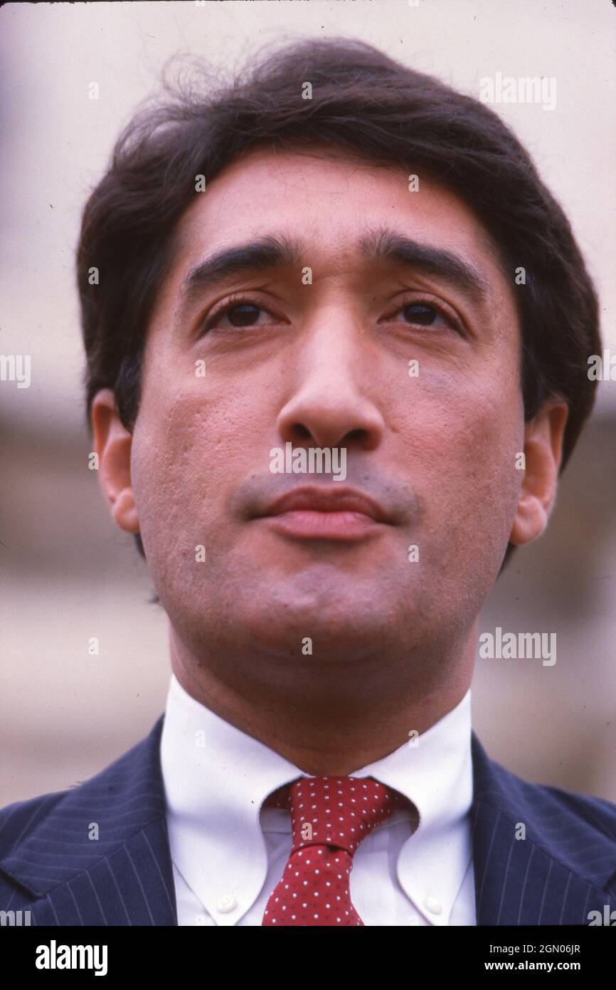 San Antonio Texas USA, circa 1987: San Antonio mayor Henry Cisneros ...