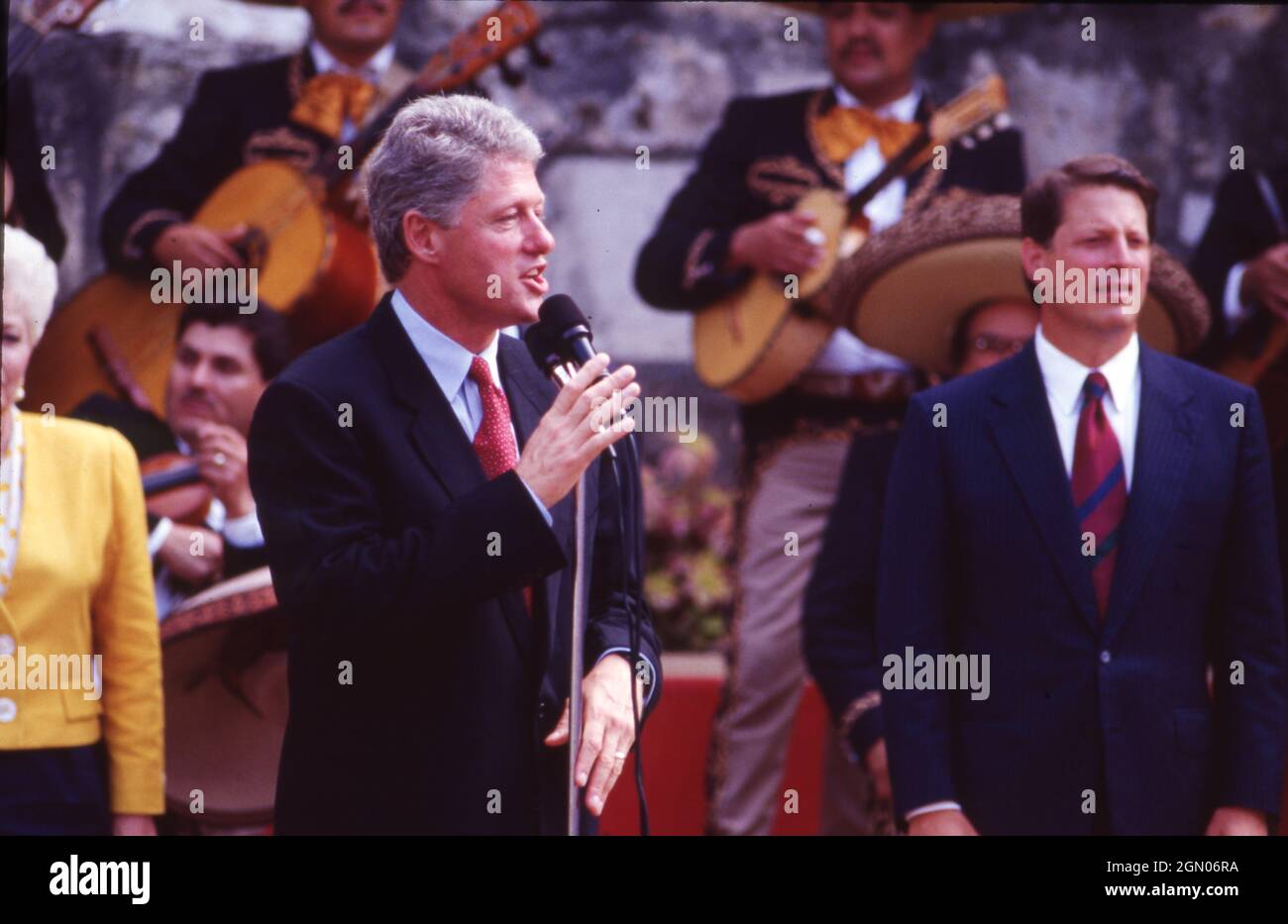 ©1991 Democratic presidential candidate BILL CLINTON campaigning in ...