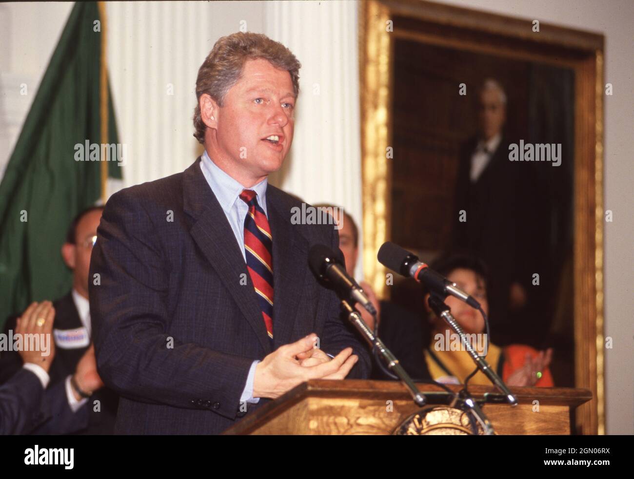 Bill clinton speaking hi-res stock photography and images - Alamy