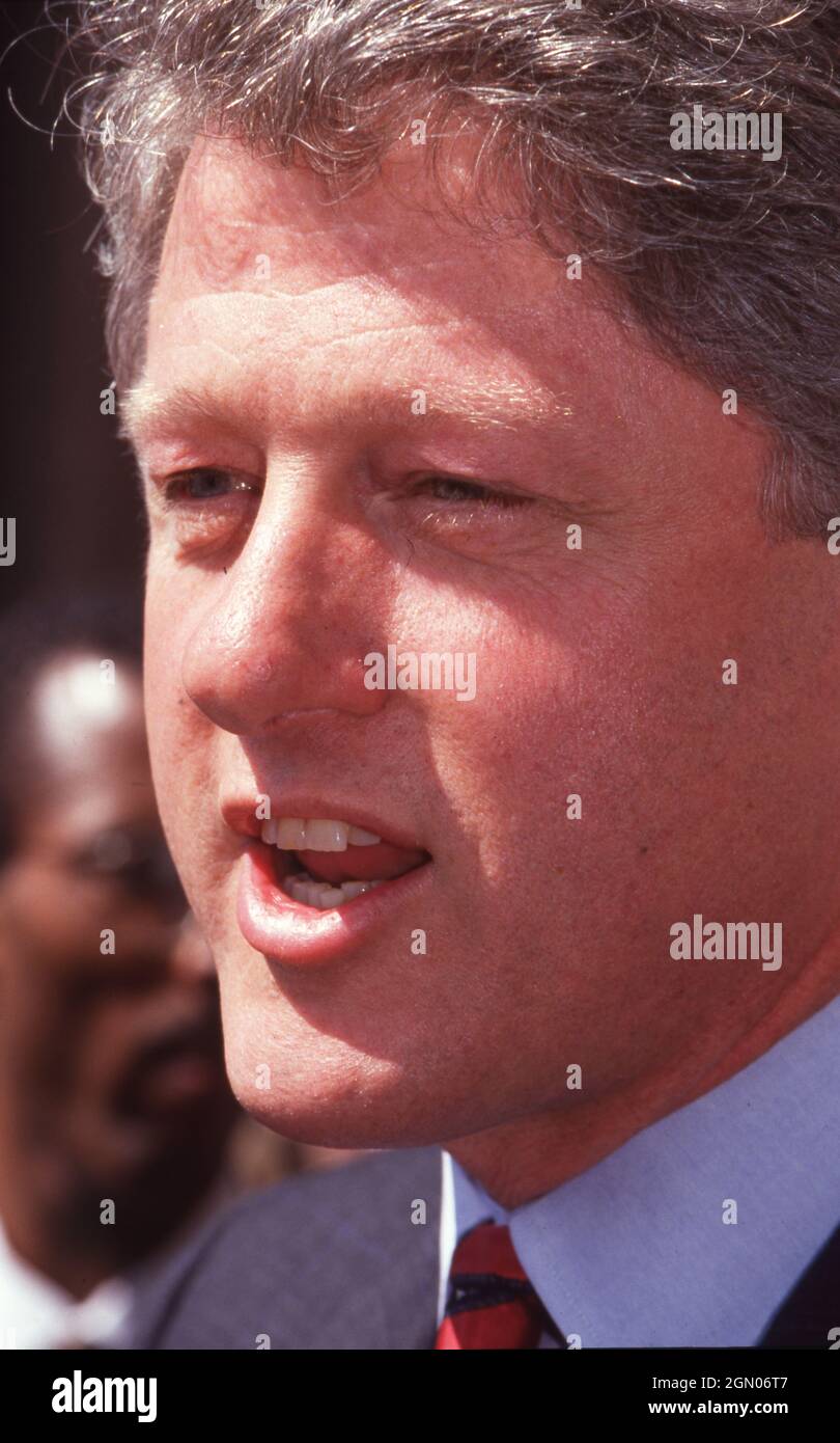 ©1991 Democratic presidential candidate BILL CLINTON campaigning in ...