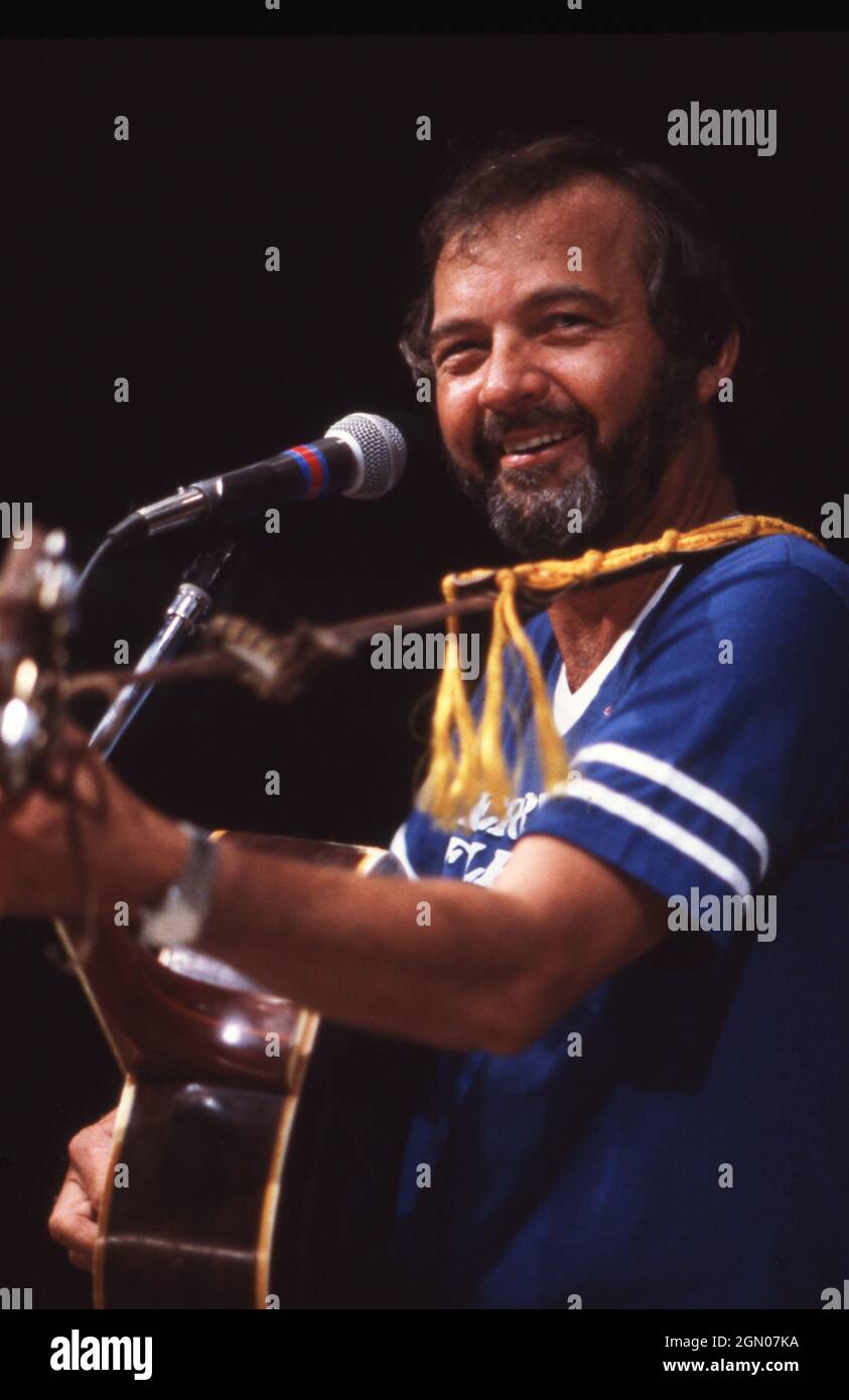 Guitarist playing slide guitar hi-res stock photography and images - Alamy