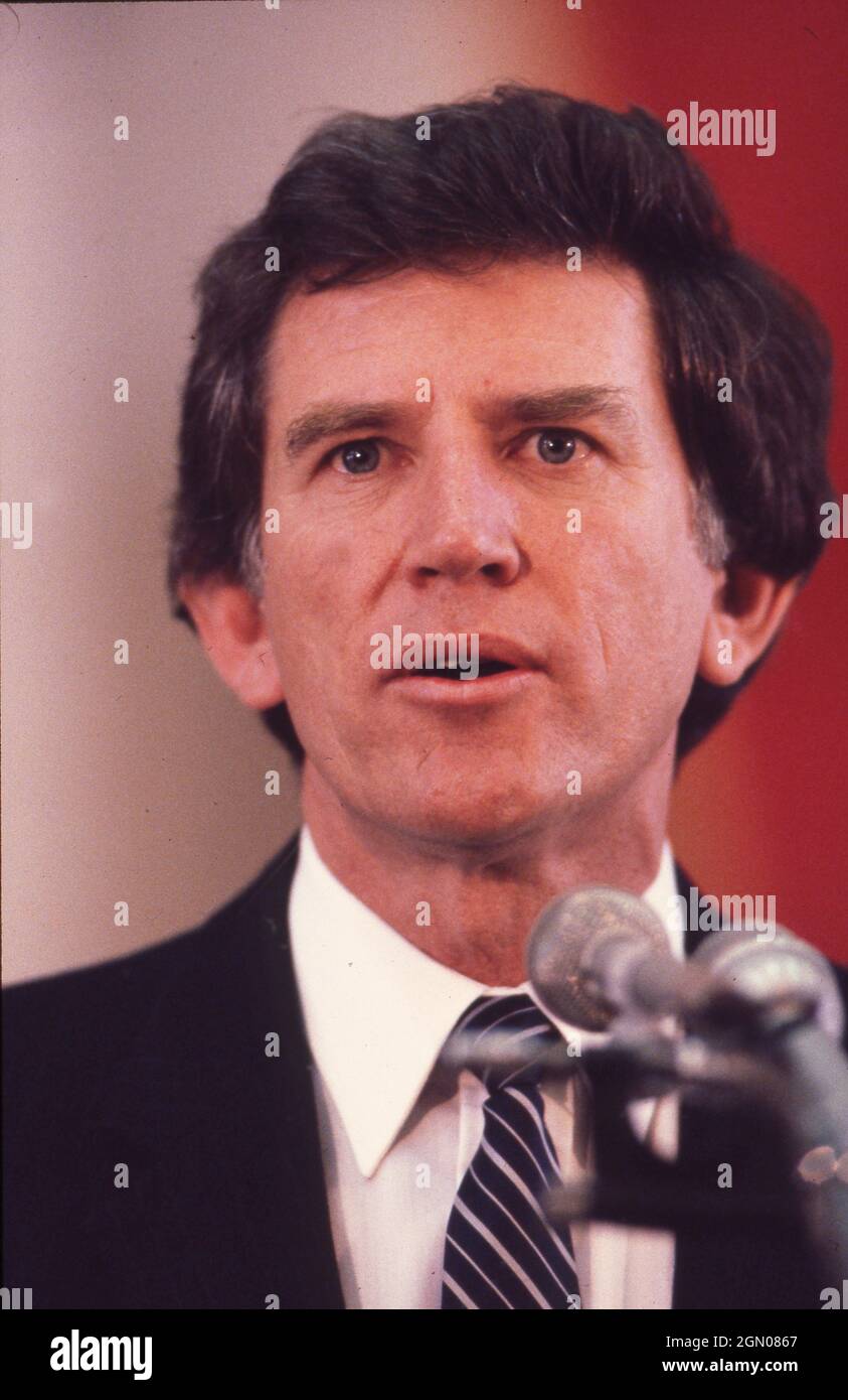 Gary hart 1988 hi-res stock photography and images - Alamy