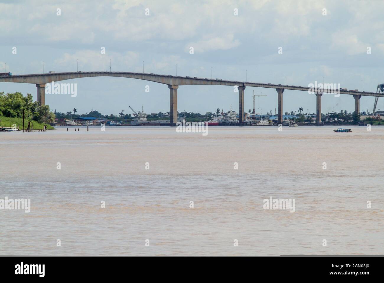 Jules wijdenbosch bridge over the suriname river hi-res stock ...