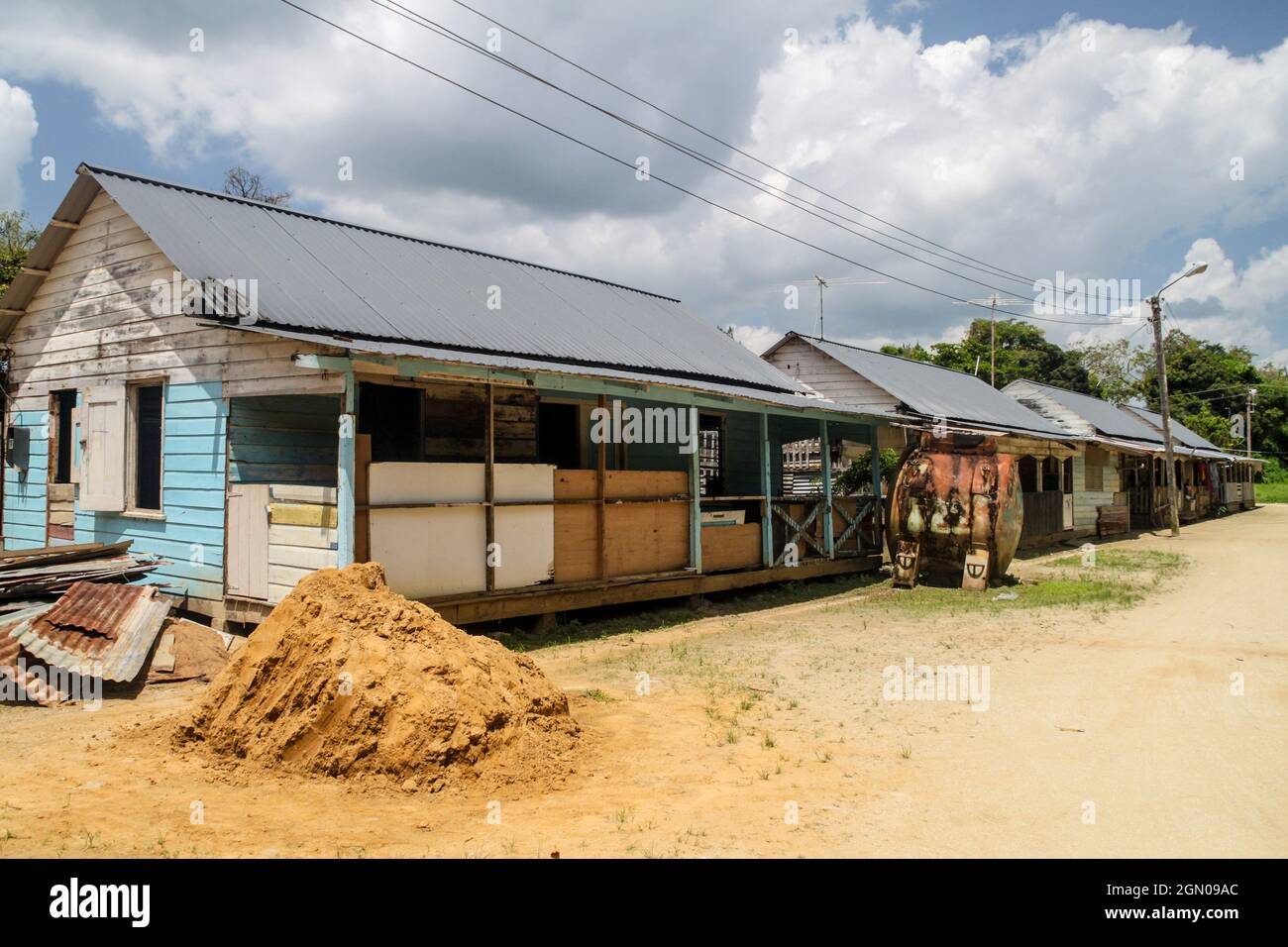 Wooden houses at Peperpot plantation in Suriname Stock Photo - Alamy