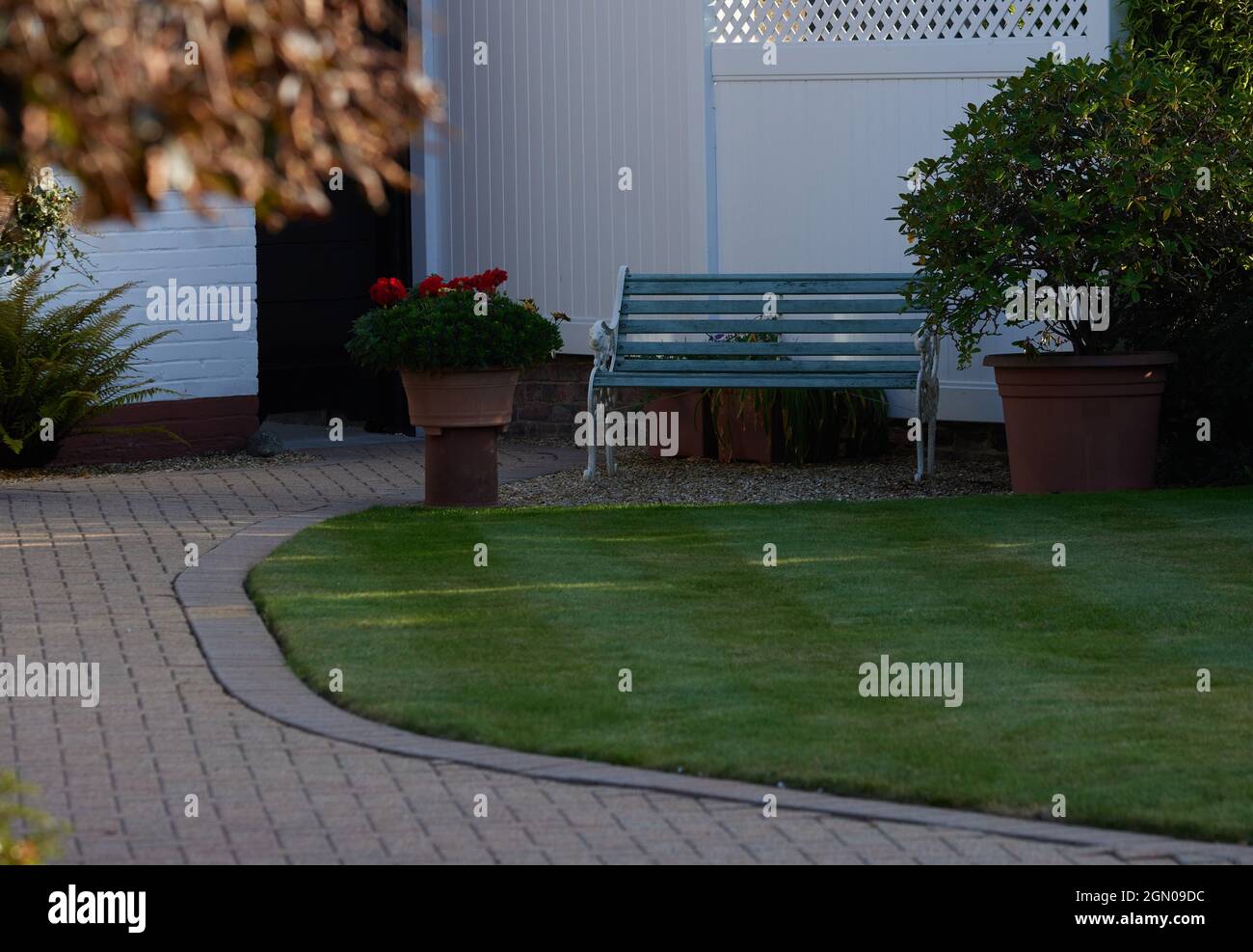 Neatly cut grass hi-res stock photography and images - Alamy