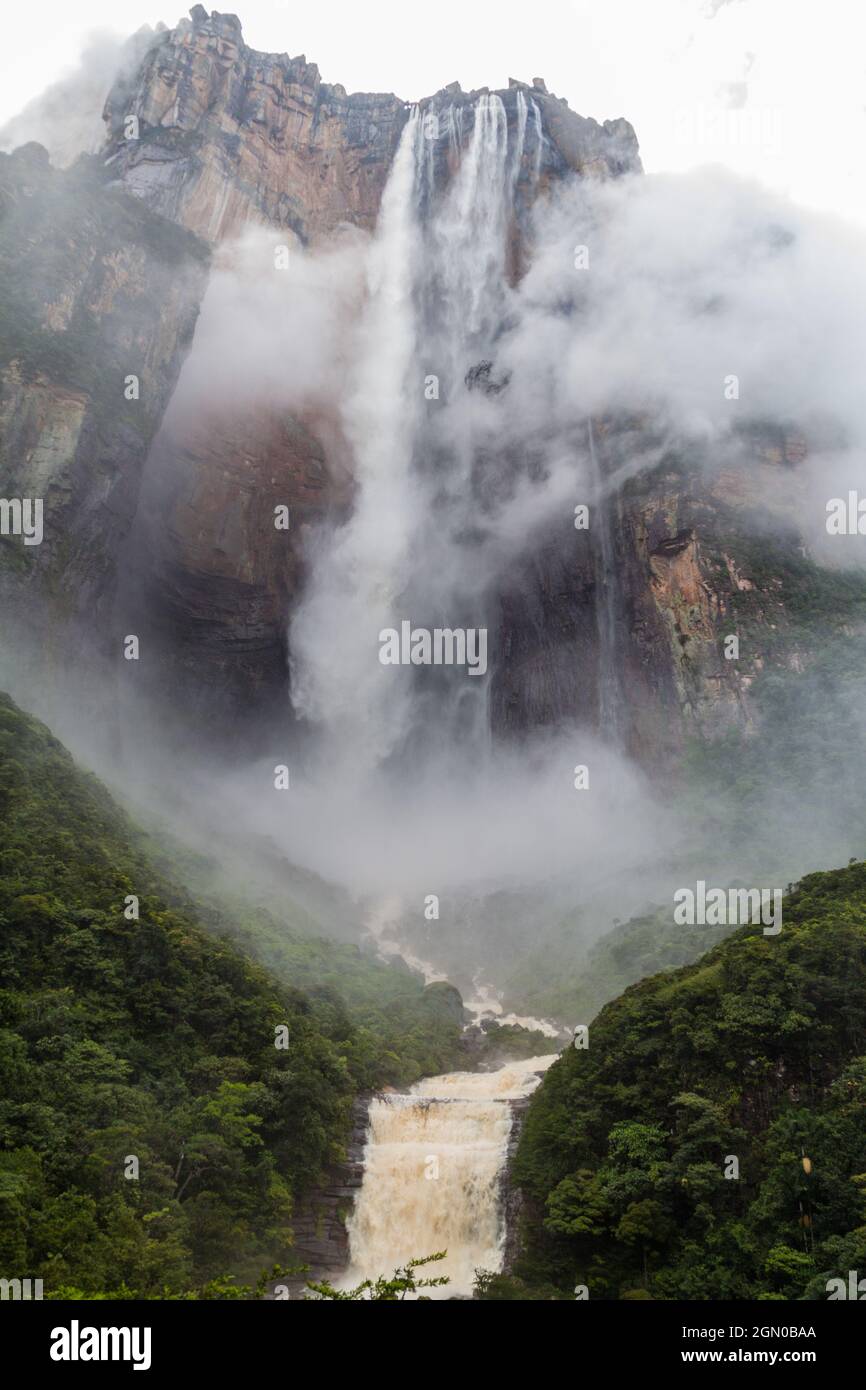 Angel Falls (Salto Angel), world's highest waterfall (978 m), Venezuela ...