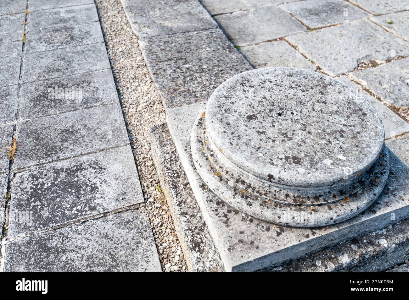 Base of the pillar hi-res stock photography and images - Alamy