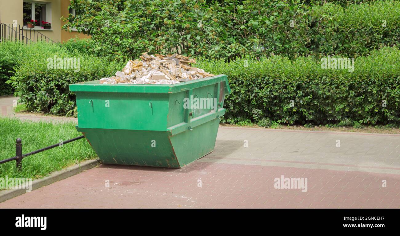 Garbage container for solid household and construction waste. Garbage ...