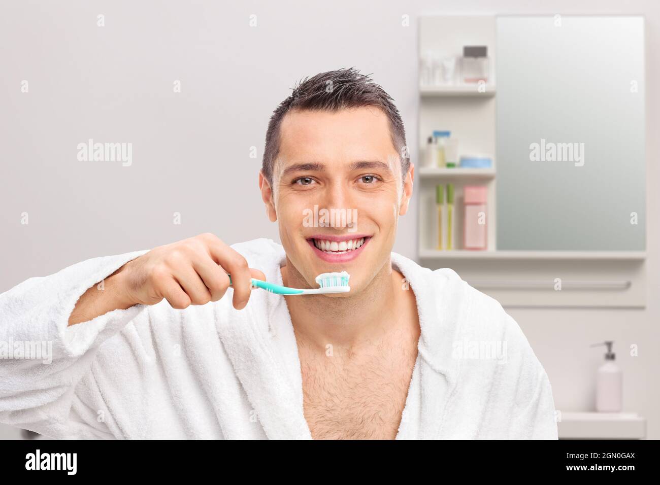 Dental mirror and toothbrush hi-res stock photography and images - Alamy