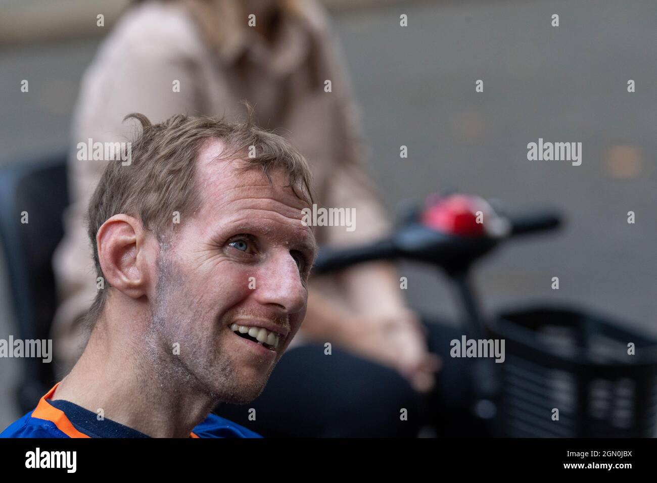 Rob burrow mnd hi-res stock photography and images - Alamy