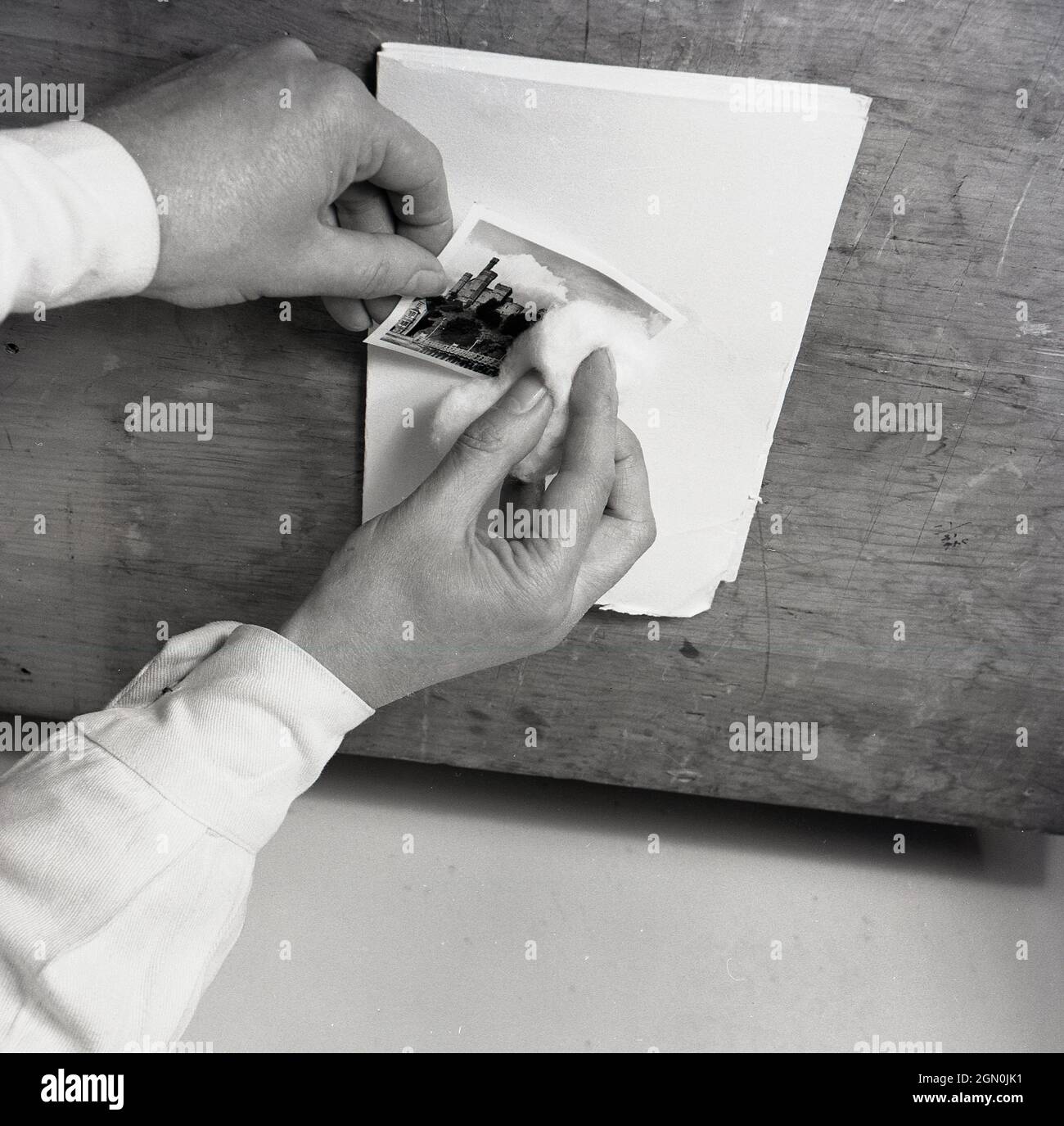 Contact prints in black hi-res stock photography and images - Alamy