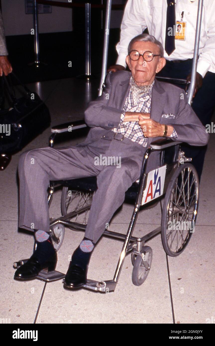 George Burns 1993 Credit: Ralph Dominguez/MediaPunch Stock Photo - Alamy