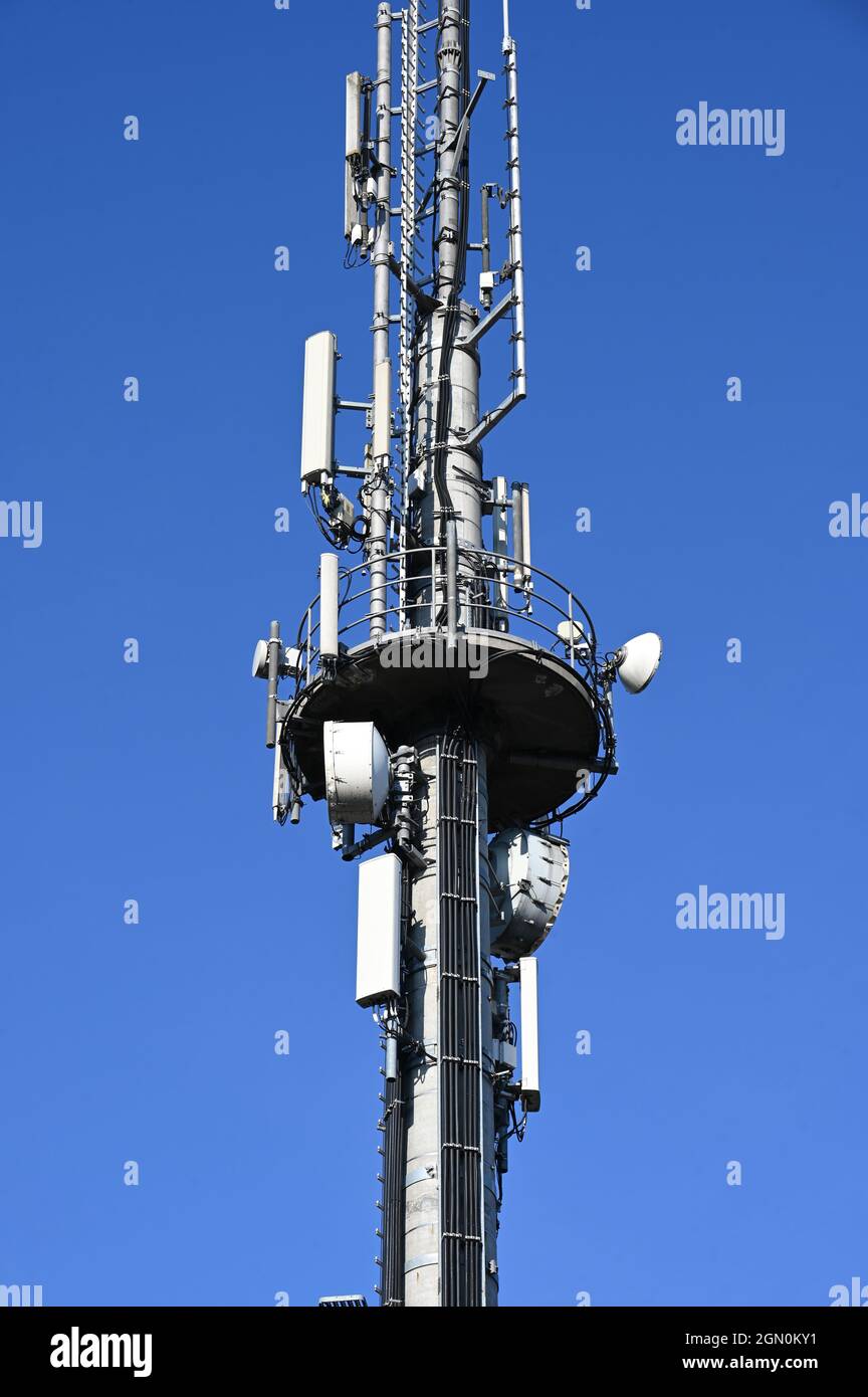 5g mast hi-res stock photography and images - Alamy