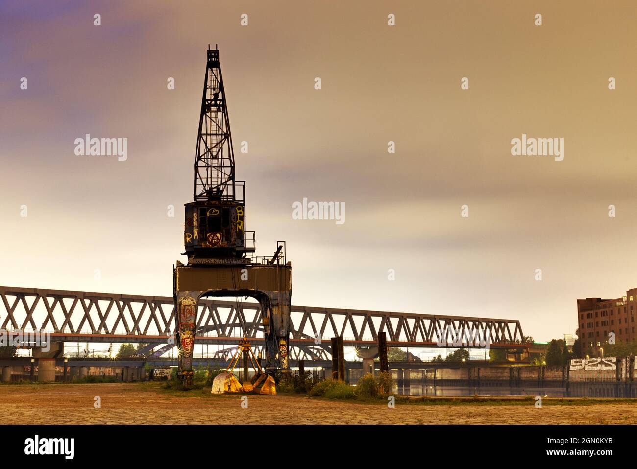 Dock crane hi-res stock photography and images - Alamy