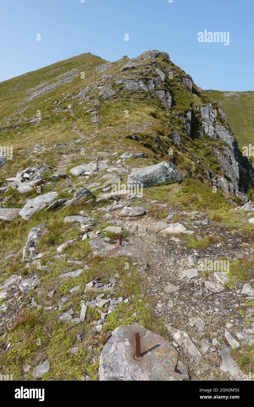 South Glen Shiel Ridge approaching Munro Sgurr an Doire Leathain ...