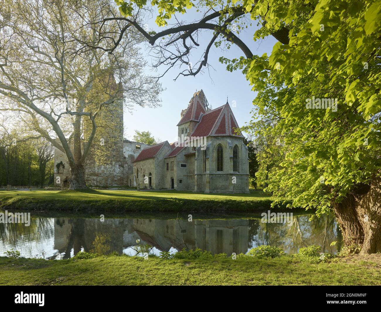 Ruins of castle pottendorf hi-res stock photography and images - Alamy