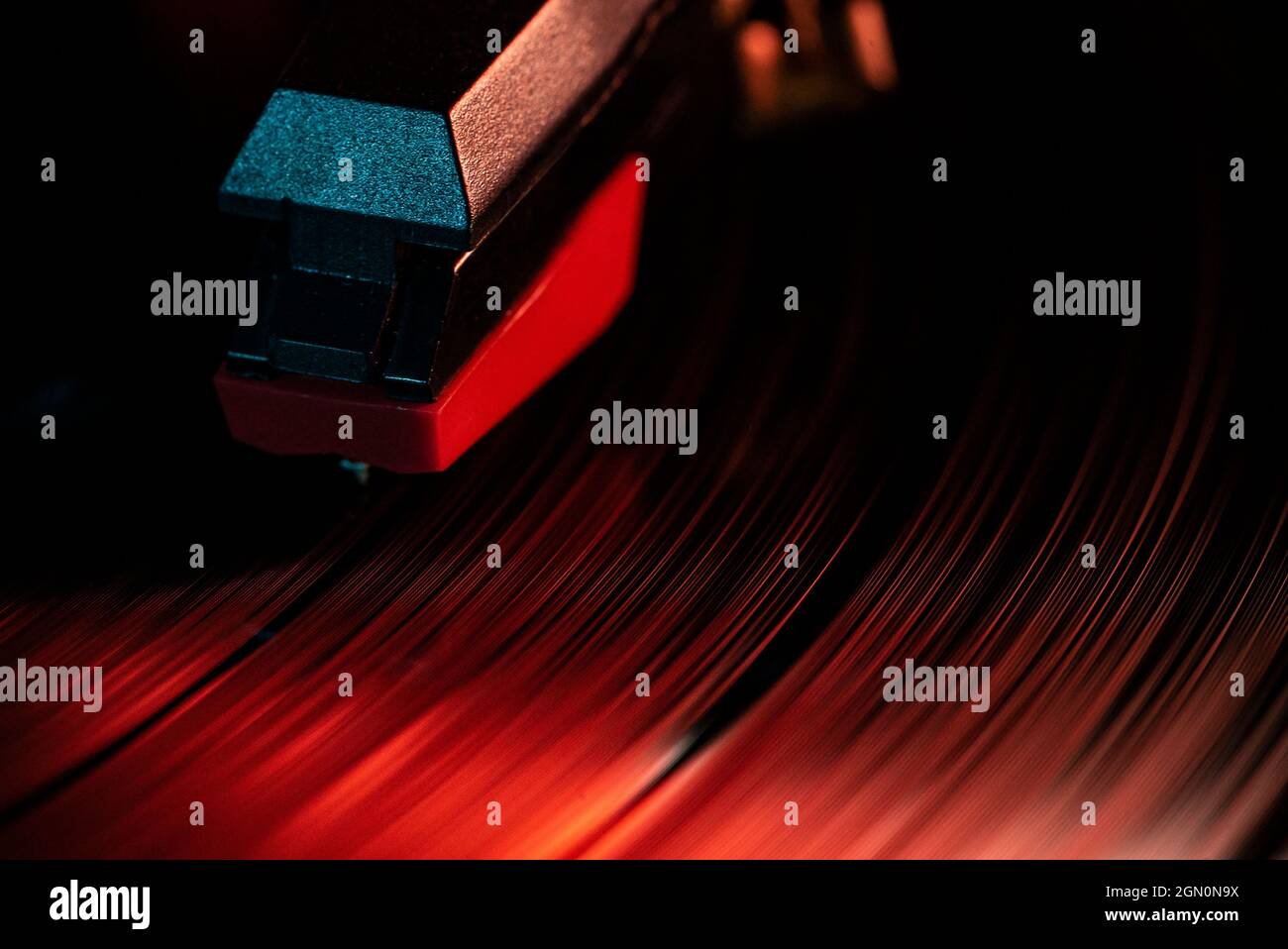 Macro Detail of needle on vinyl record disc Stock Photo - Alamy
