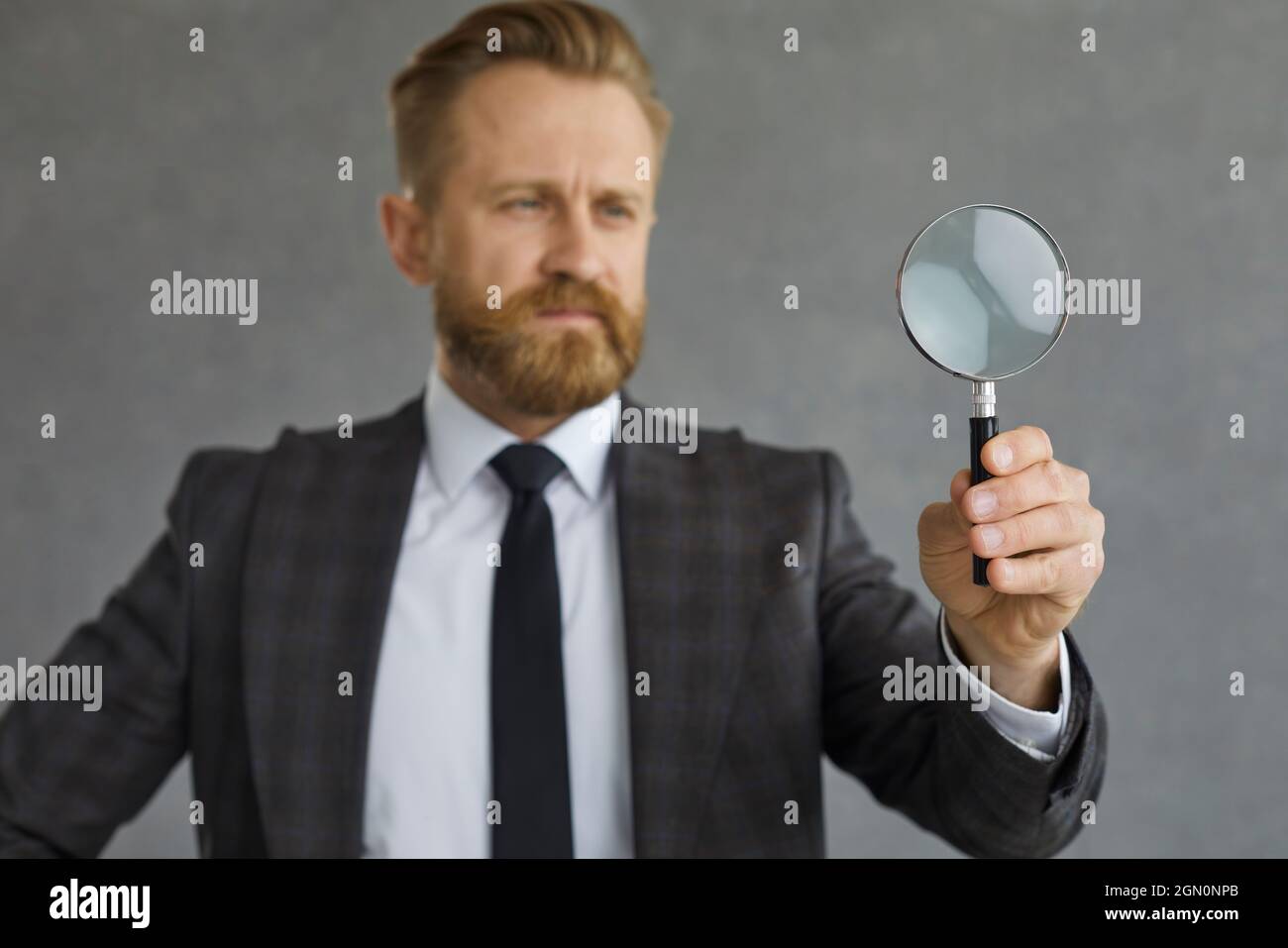 Magnifier searching seo hi-res stock photography and images - Alamy