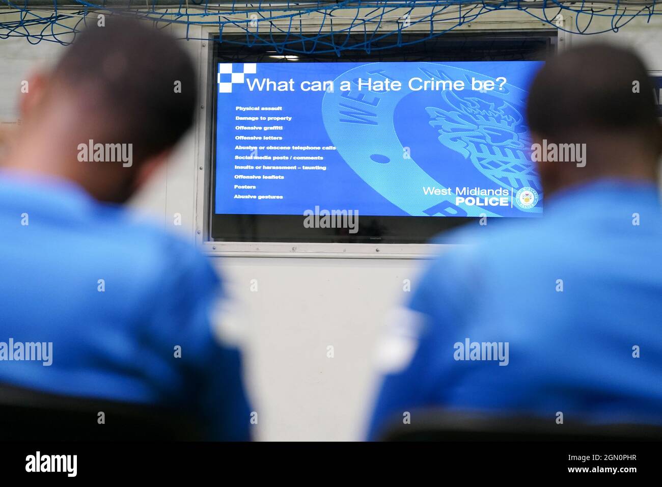 Reporting crime police officer uk hi-res stock photography and images ...