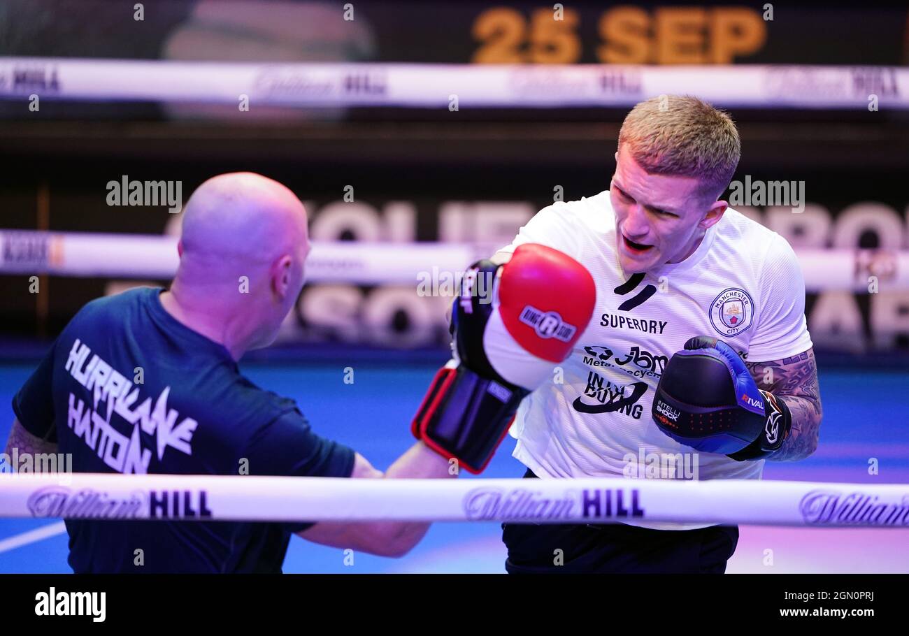 Campbell hatton workout hi-res stock photography and images - Alamy