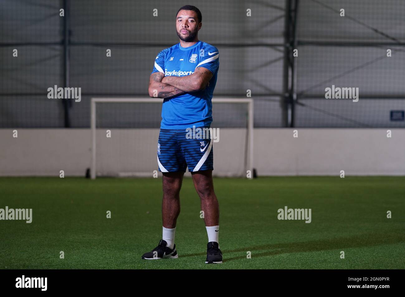 Reporting crime police officer uk hi-res stock photography and images ...