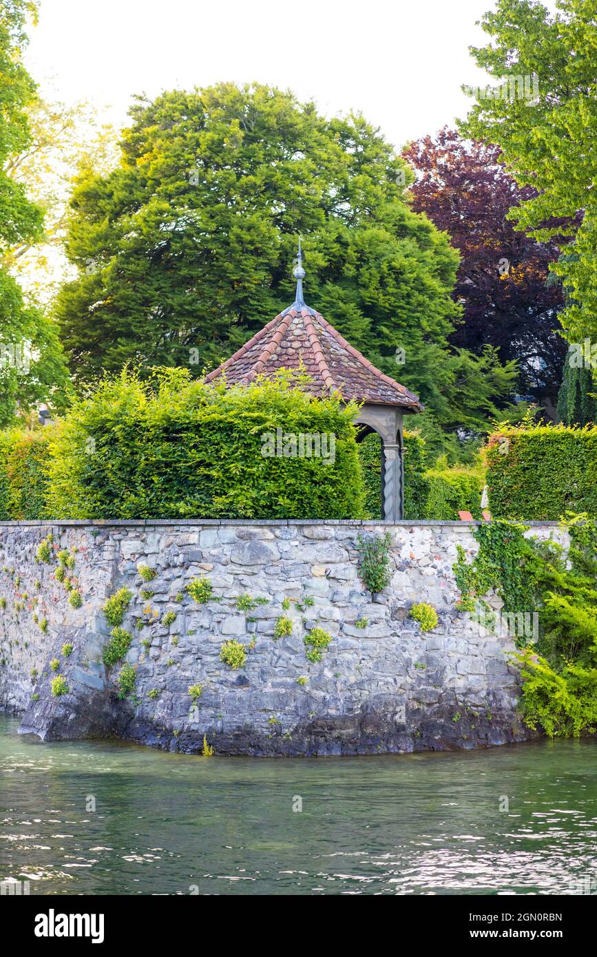 Green hedges hi-res stock photography and images - Alamy