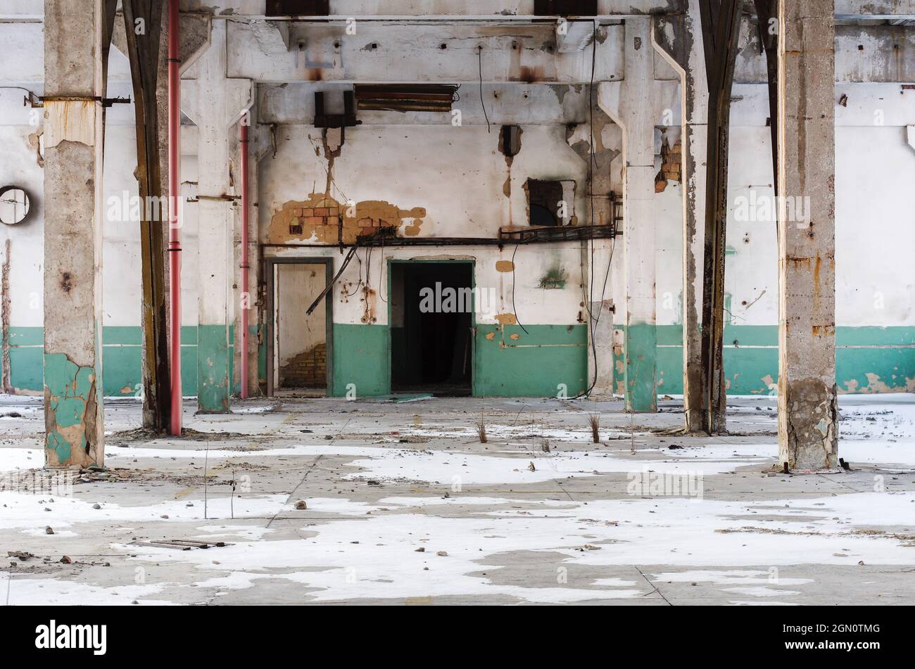 Abandoned room. The old warehouse. Chapped walls and concrete Stock ...