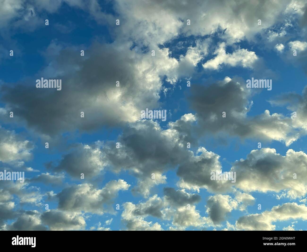Horizontal weather backdrop hi-res stock photography and images - Alamy