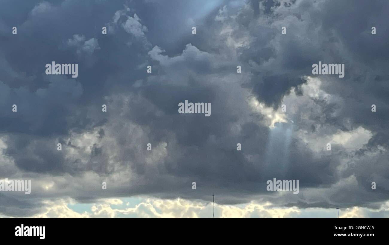 Horizontal weather backdrop hi-res stock photography and images - Alamy