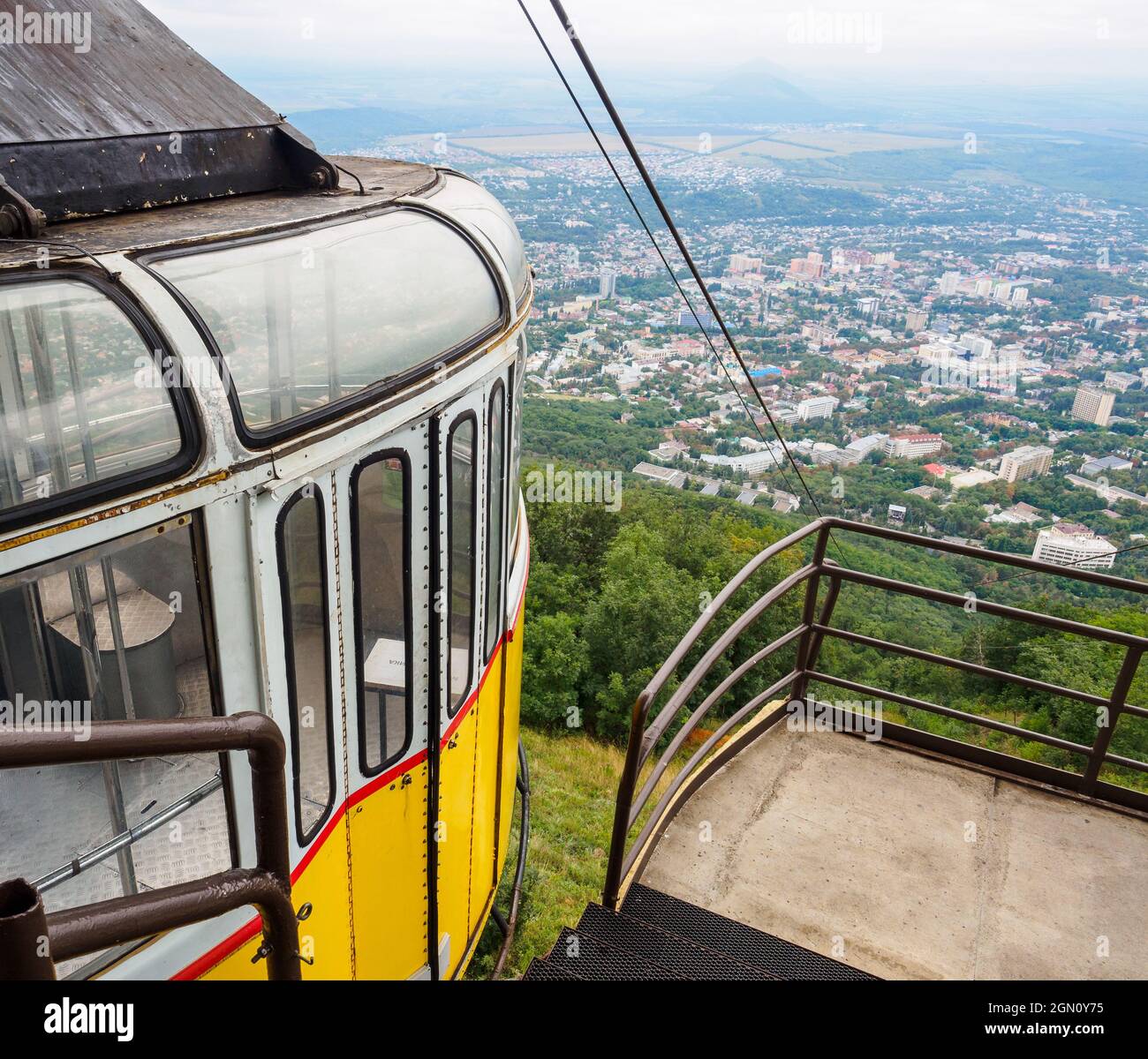 Aerial view above vintage car hi-res stock photography and images - Alamy