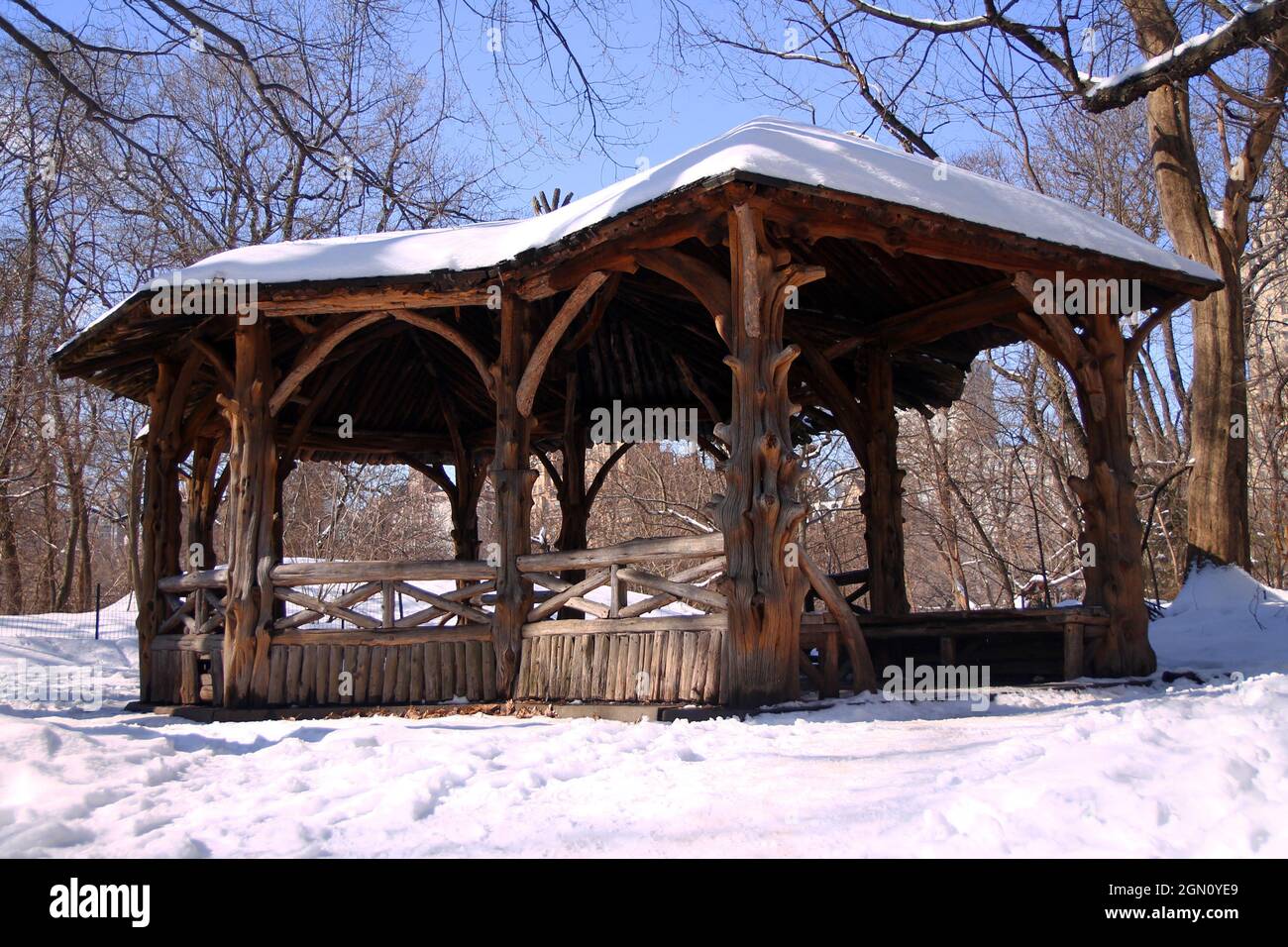 Small pavilion in park covered hi-res stock photography and images - Alamy