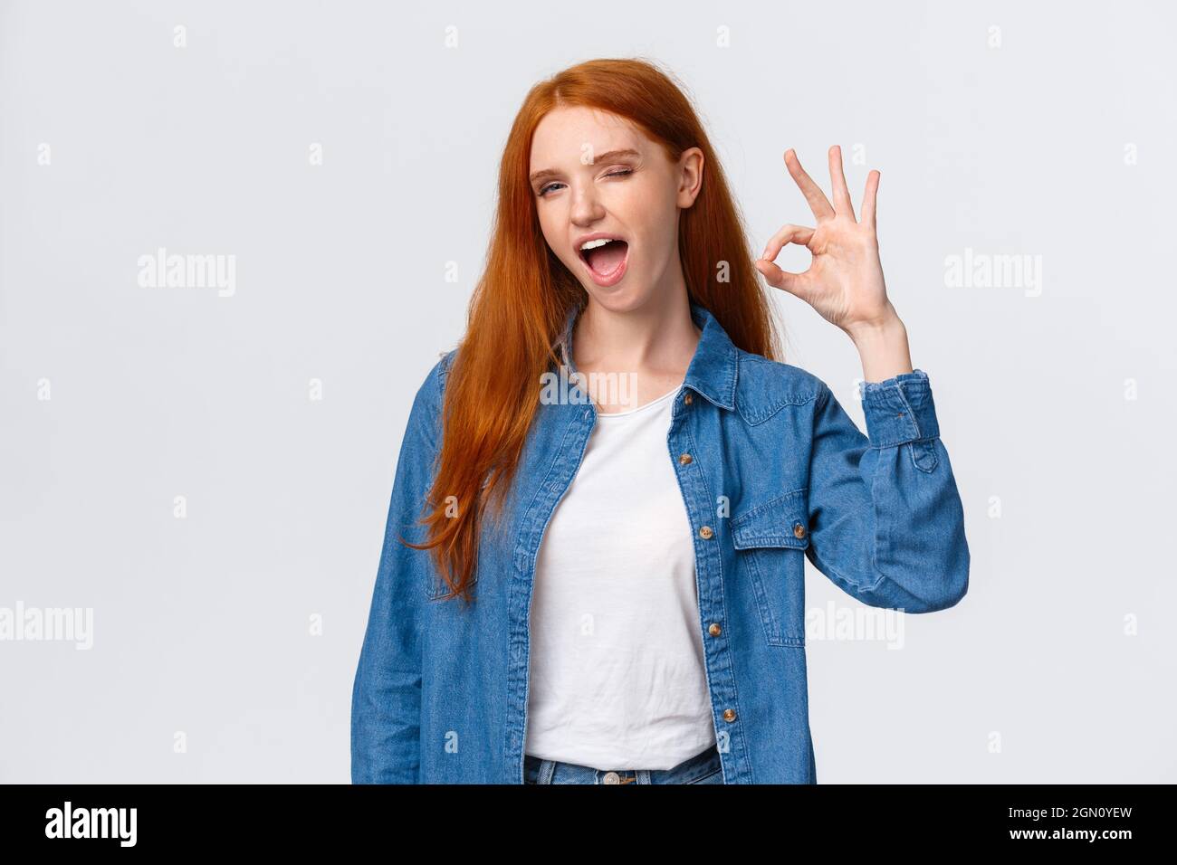 Waist-up portrait cheeky, confident and relaxed, chill redhead woman ...